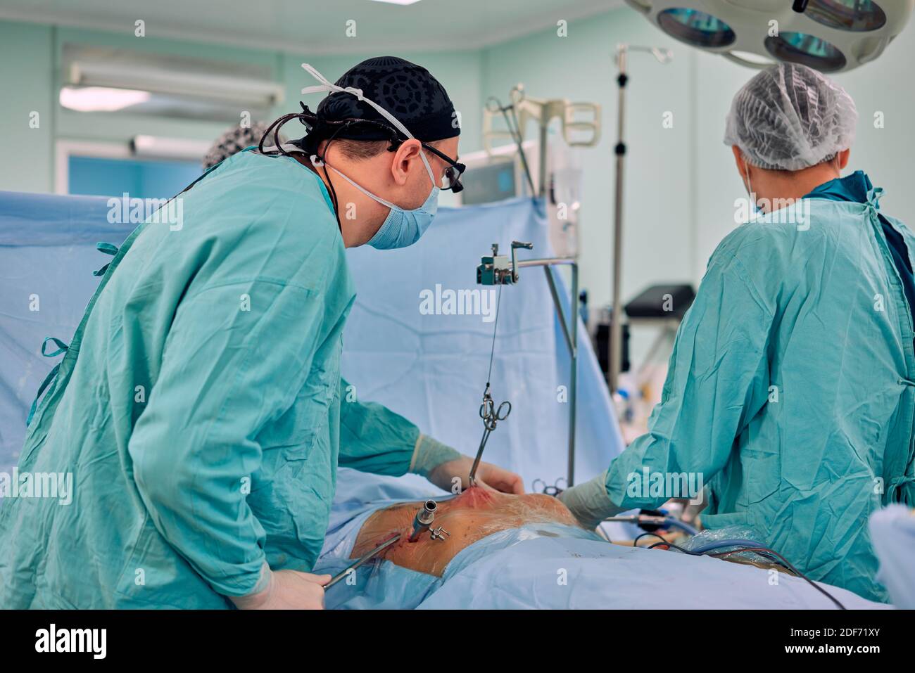 Surgeon Inserting Tube Into Patient During Surgery Stock Photo - Alamy