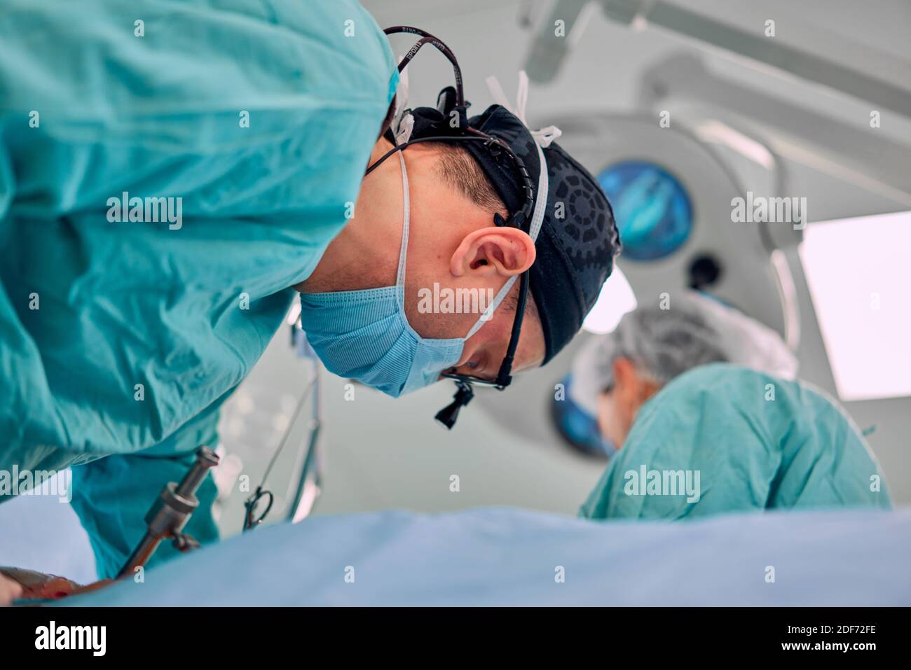 Surgeon Inserting Tube Into Patient During Surgery Stock Photo - Alamy