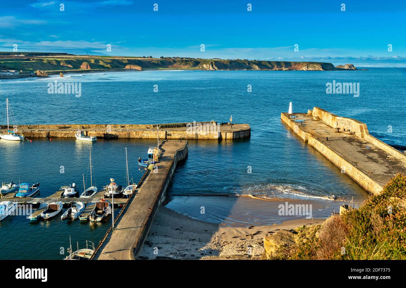 CULLEN BAY MORAY COAST SCOTLAND VIEW OVER THE HARBOUR AREA TOWARDS THE ...