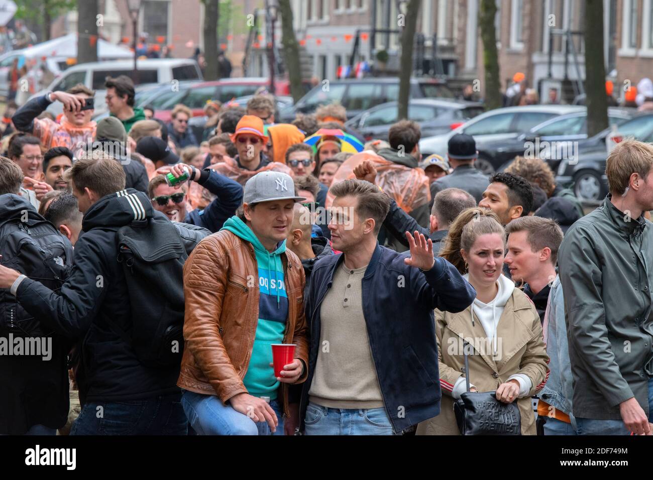 Crowd celebrating kings birthday hi-res stock photography and images ...