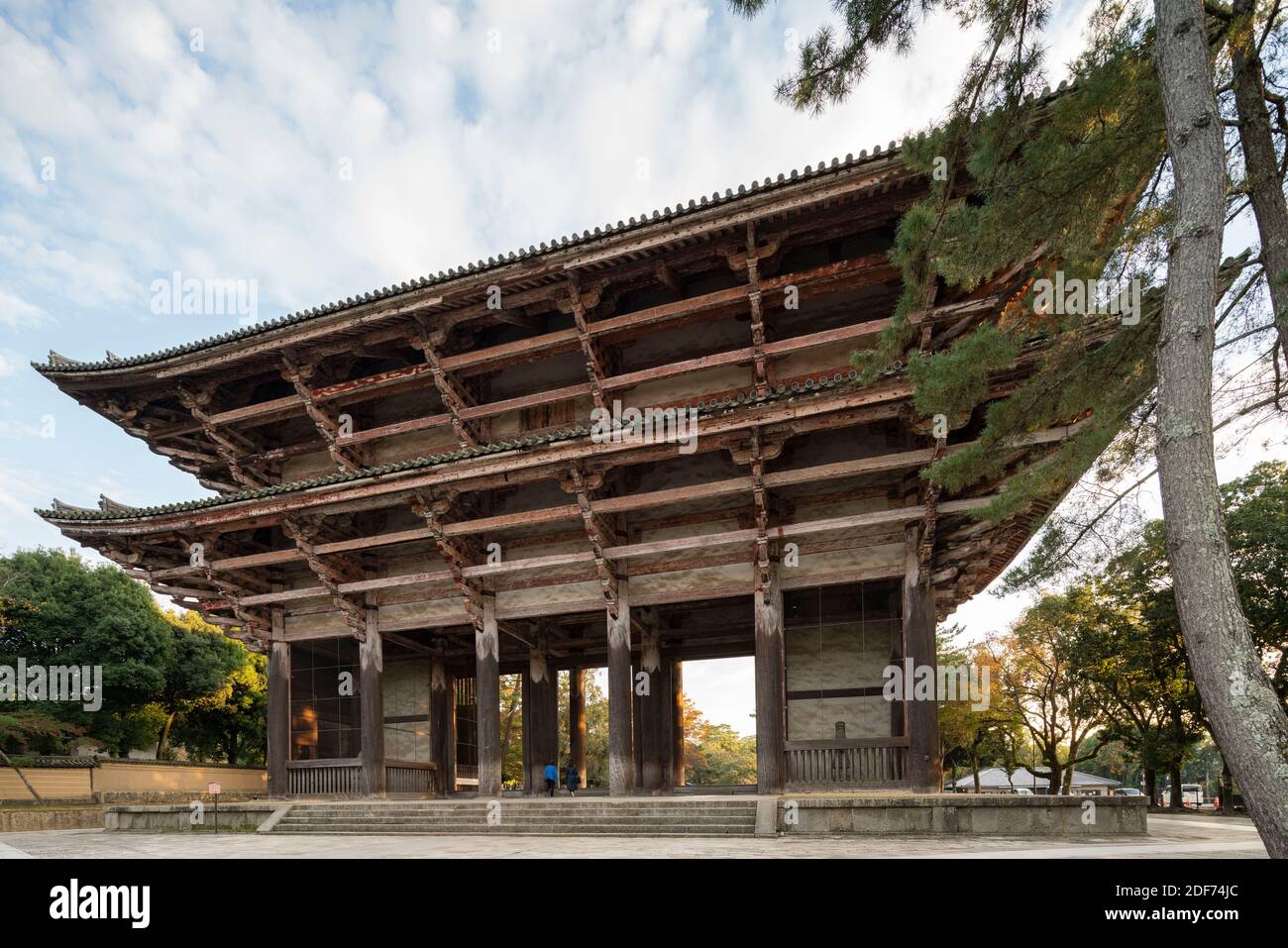 The Great South Gate (nandaimon) from backside, Tōdai-ji Temple, Nara ...