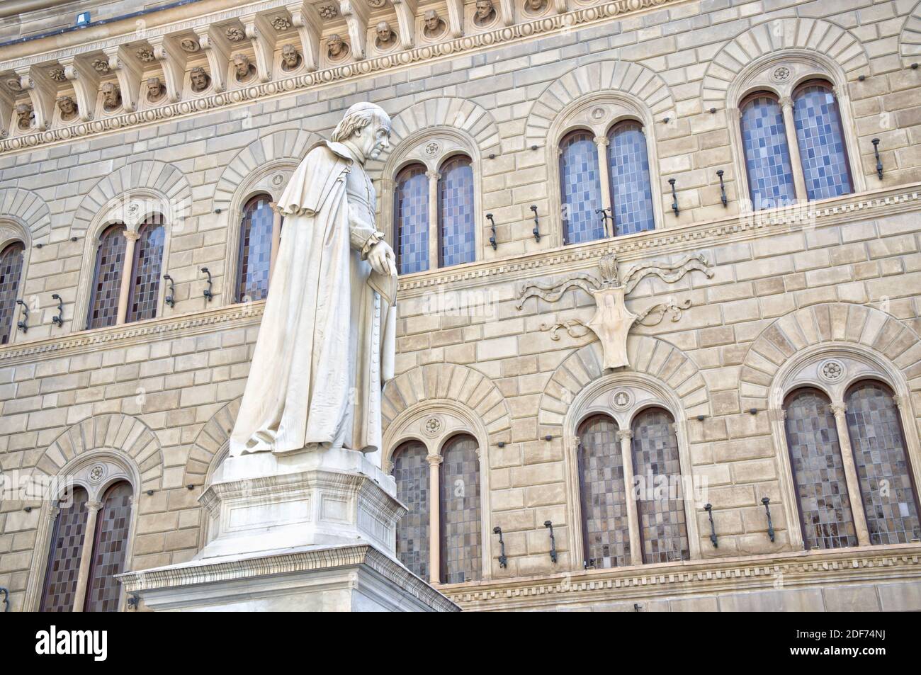 Italian bank building facade hi-res stock photography and images - Alamy