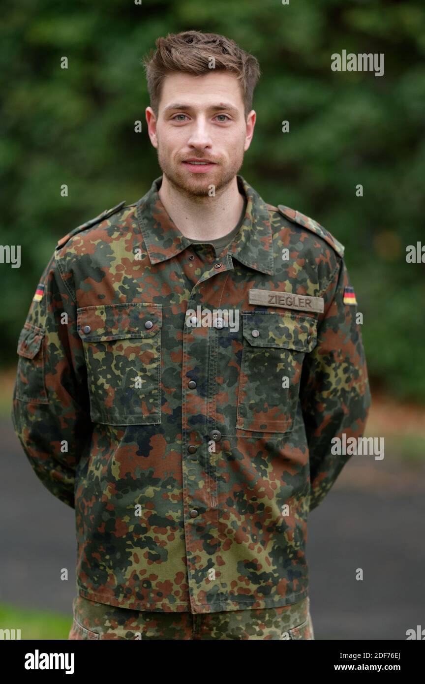 Cologne, Germany. 03rd Dec, 2020. The actor Dominik Flade (soldier ...