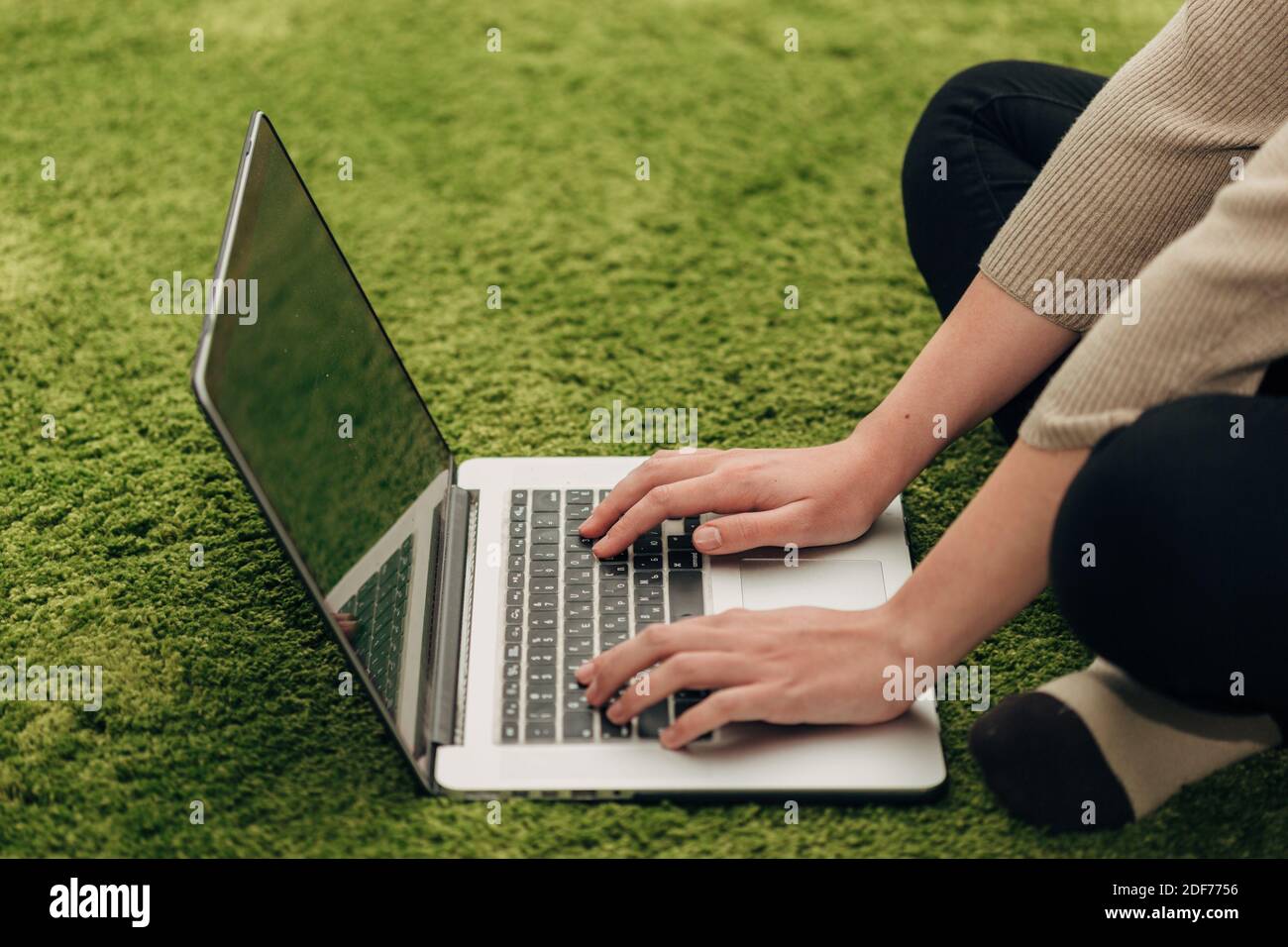 Home hands laptop green screen hi-res stock photography and images - Alamy