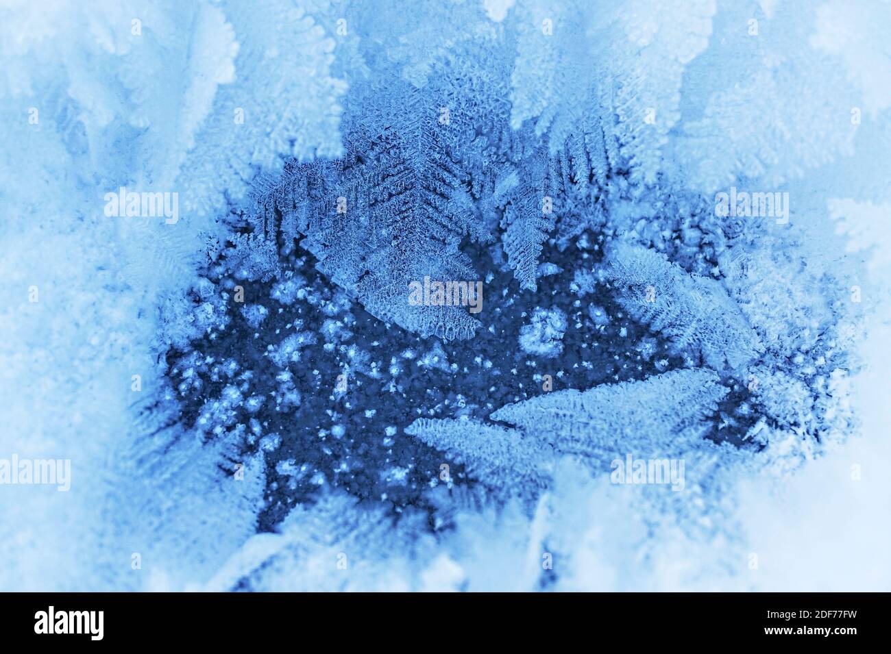 Frost patterns hi-res stock photography and images - Alamy