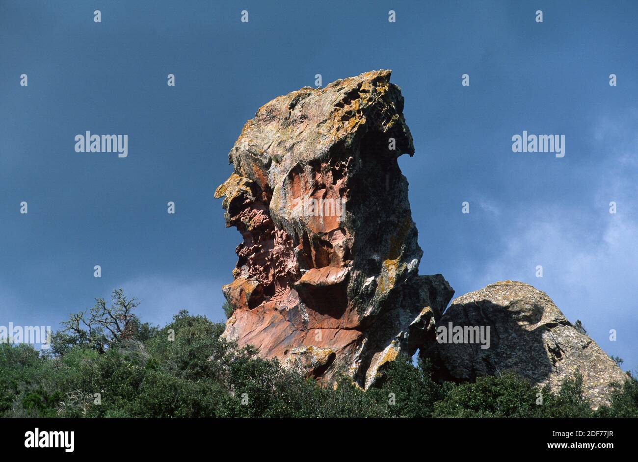 Red monolith hi-res stock photography and images - Alamy