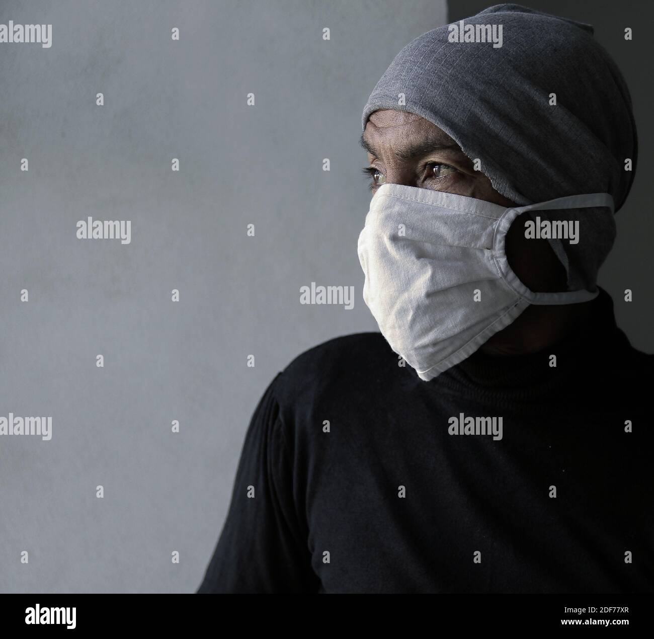 Doctor respiratory mask fighting hi-res stock photography and images ...