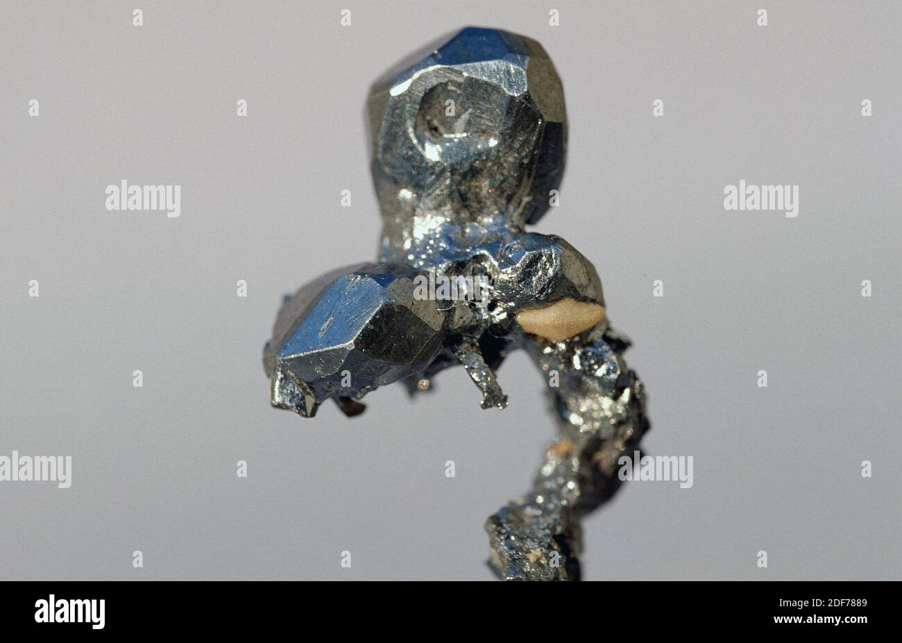 Silver mineral hi-res stock photography and images - Alamy