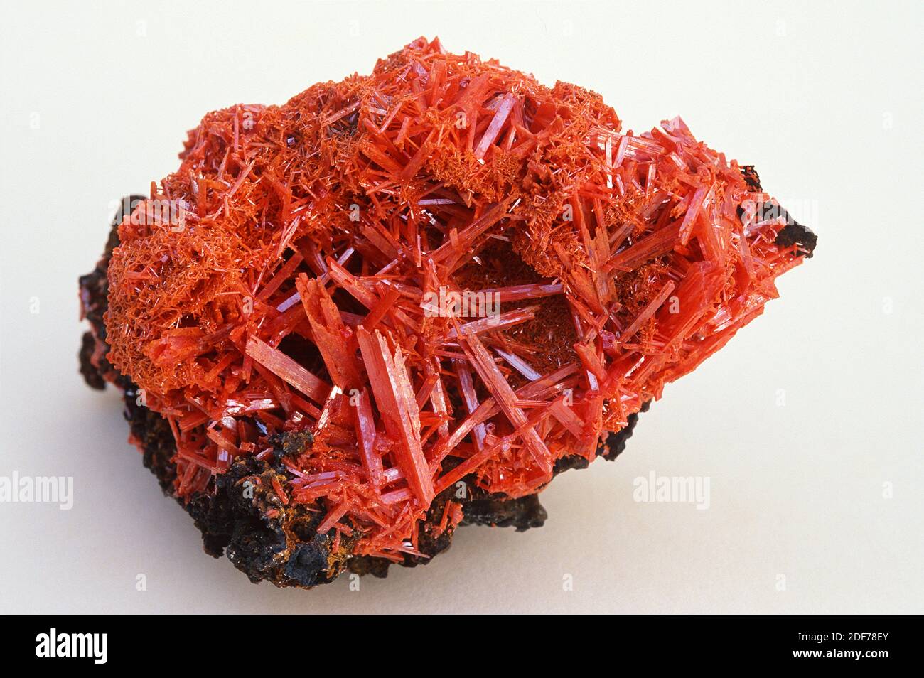 Lead chromate crystal hi-res stock photography and images - Alamy