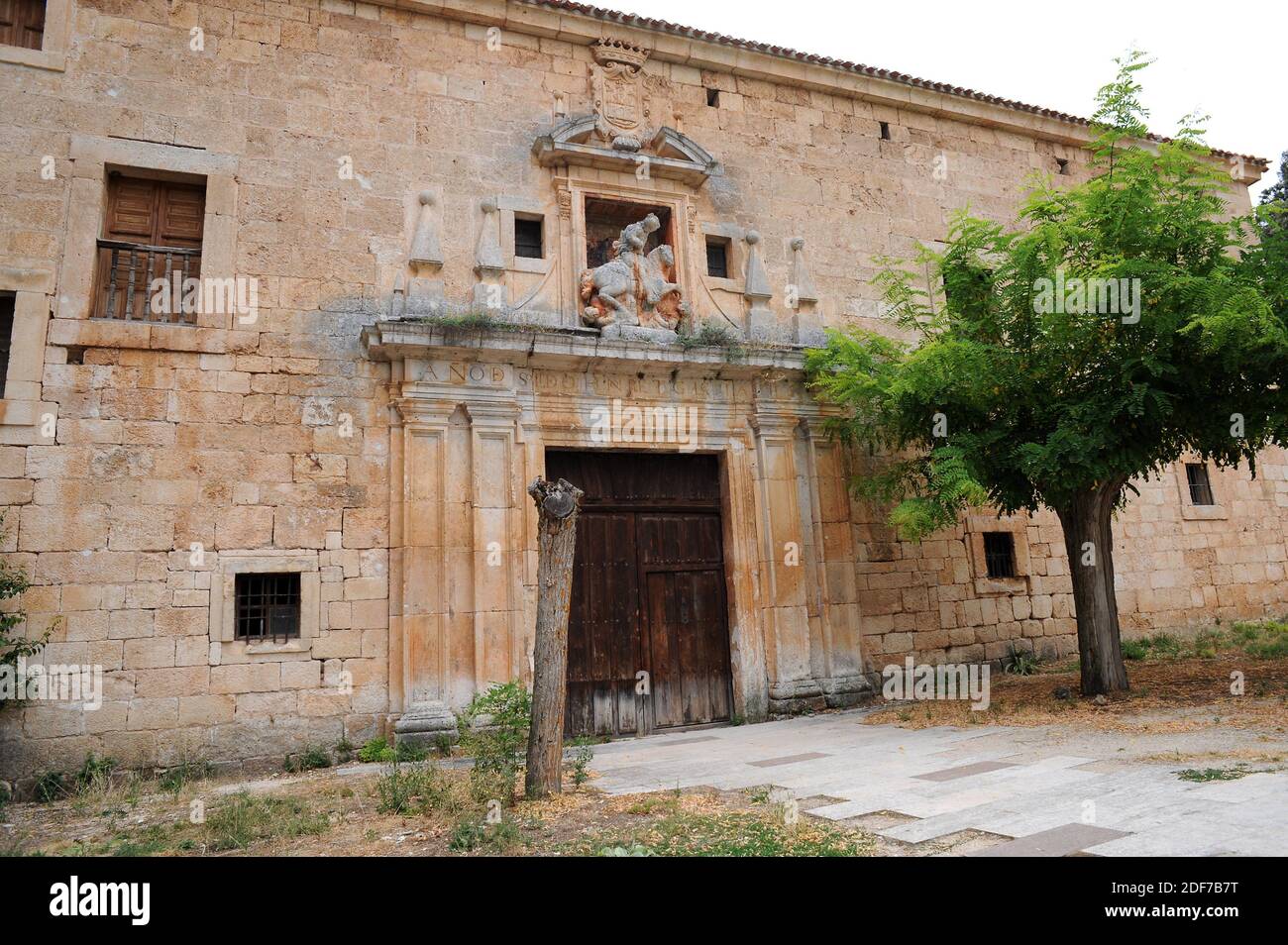 Gothic facade hi-res stock photography and images - Alamy