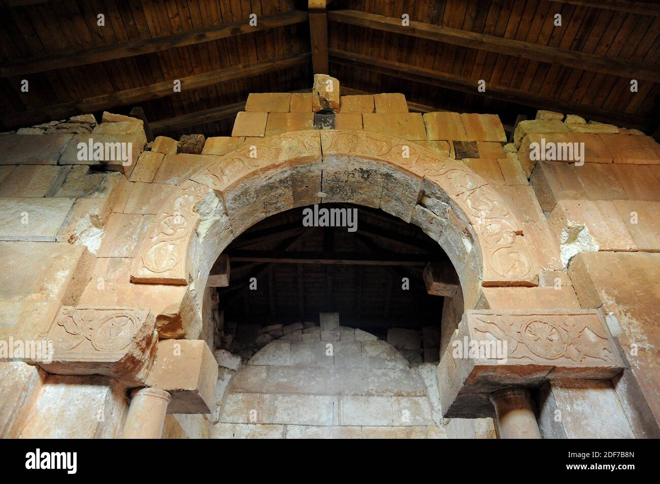 Visigothic arch hi-res stock photography and images - Alamy