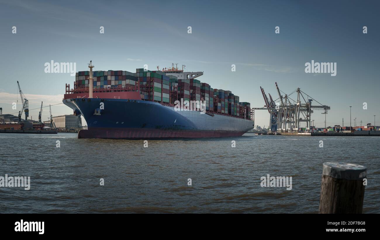 Large container vessel hi-res stock photography and images - Alamy