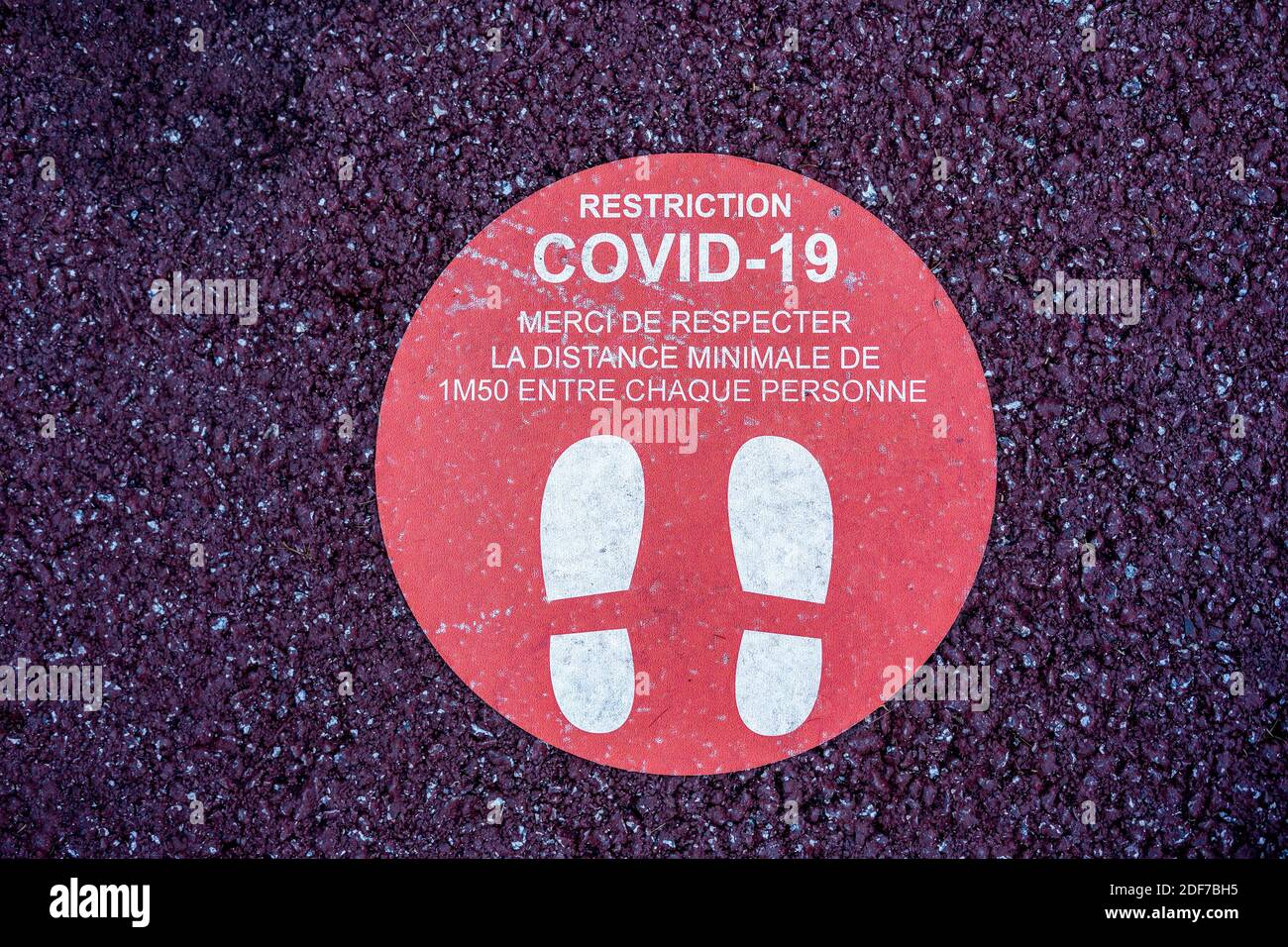Footprint floor sticker, foot steps in circle, keep distance waiting in ...