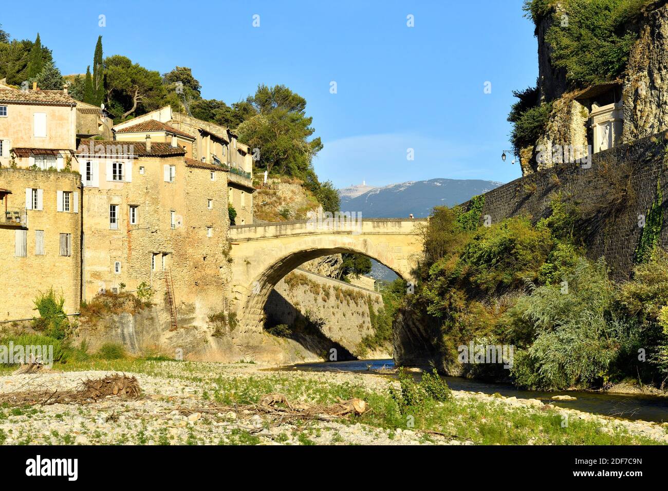 France, Vaucluse, Vaison la Romaine, Roman bridge Stock Photo - Alamy