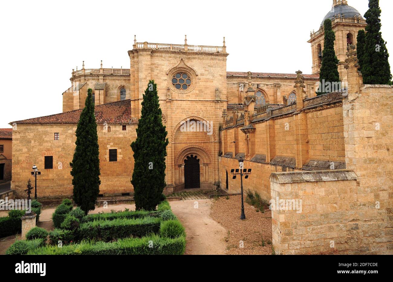 Gothic romanesque hi-res stock photography and images - Alamy