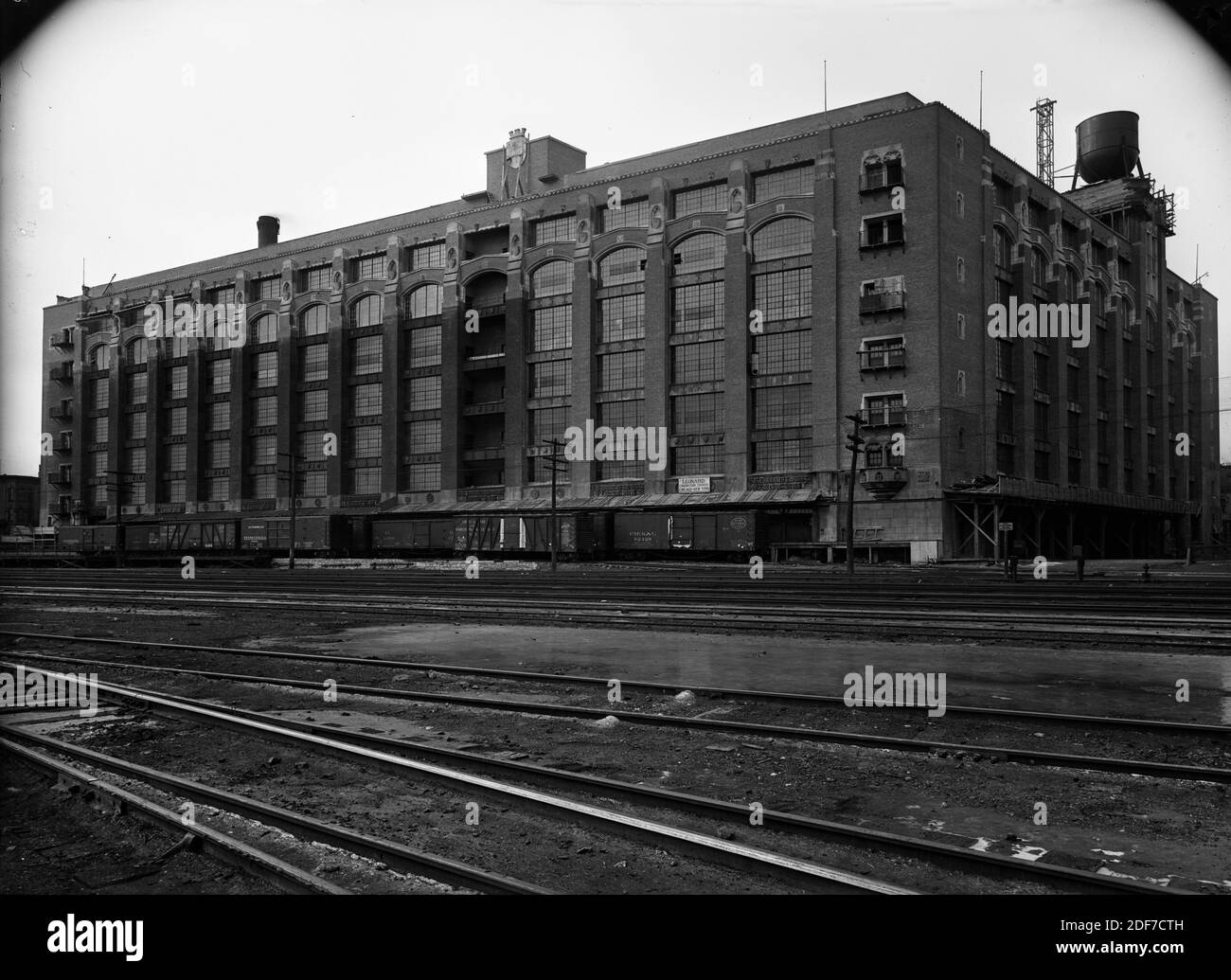 R r donnelley building in chicago hi-res stock photography and images ...