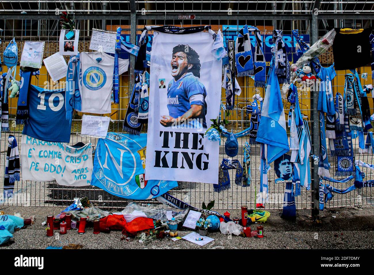the pilgrimage of the Italian fans outside the San Paolo stadium in ...