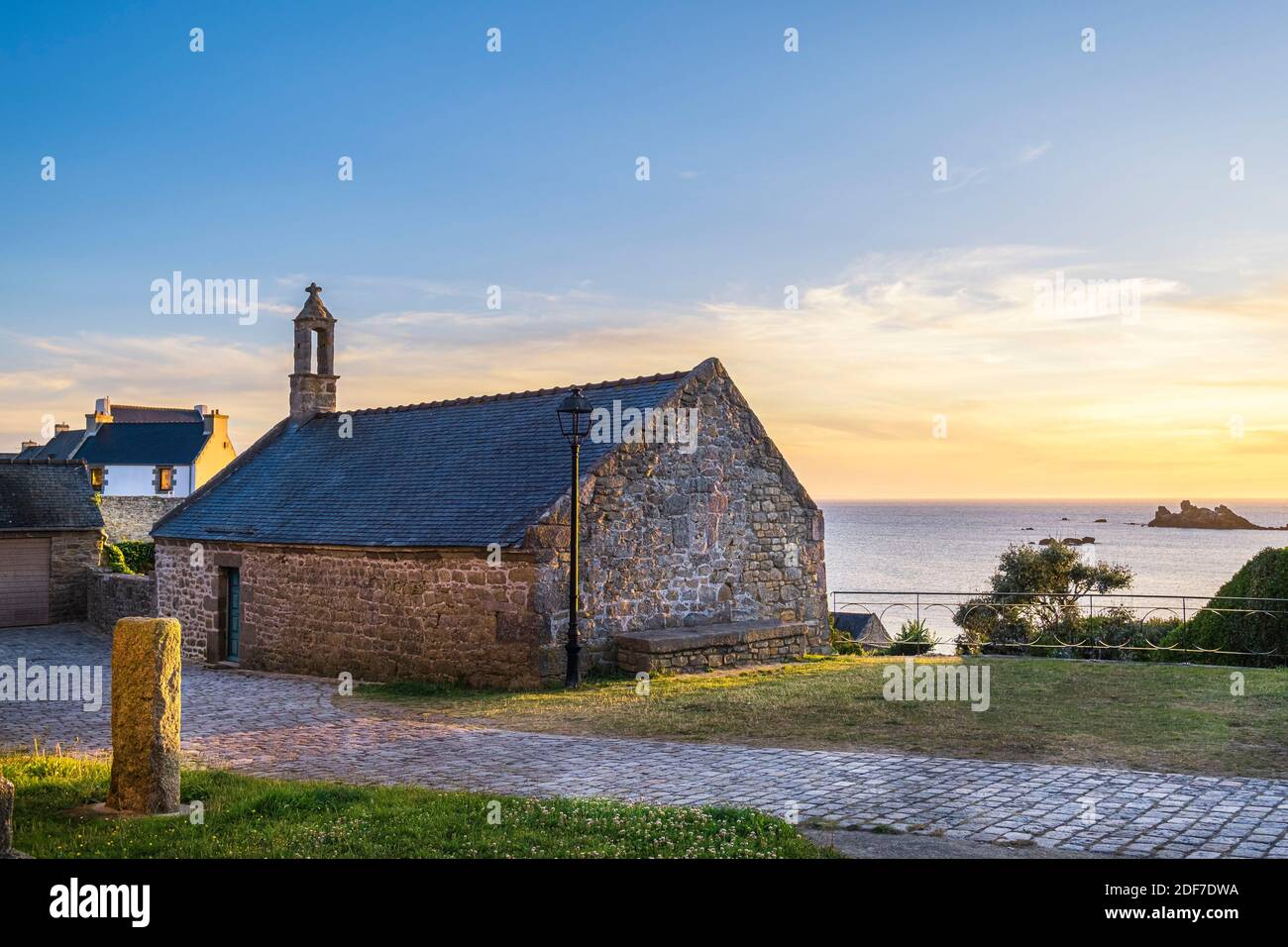 France, Finistere, Porspoder, stage on the GR 34 hiking trail or ...