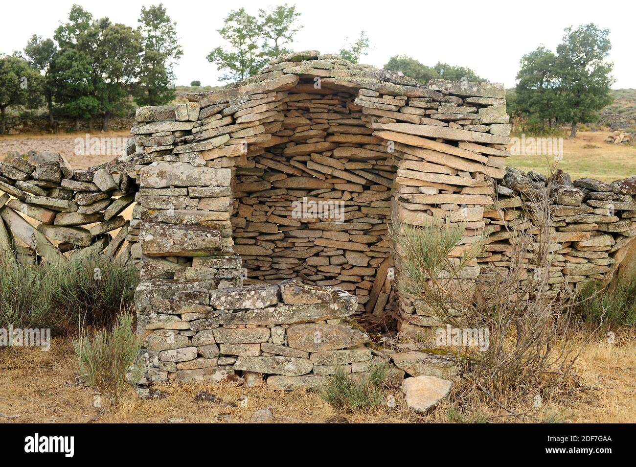 Shepherds stone hut hi-res stock photography and images - Alamy