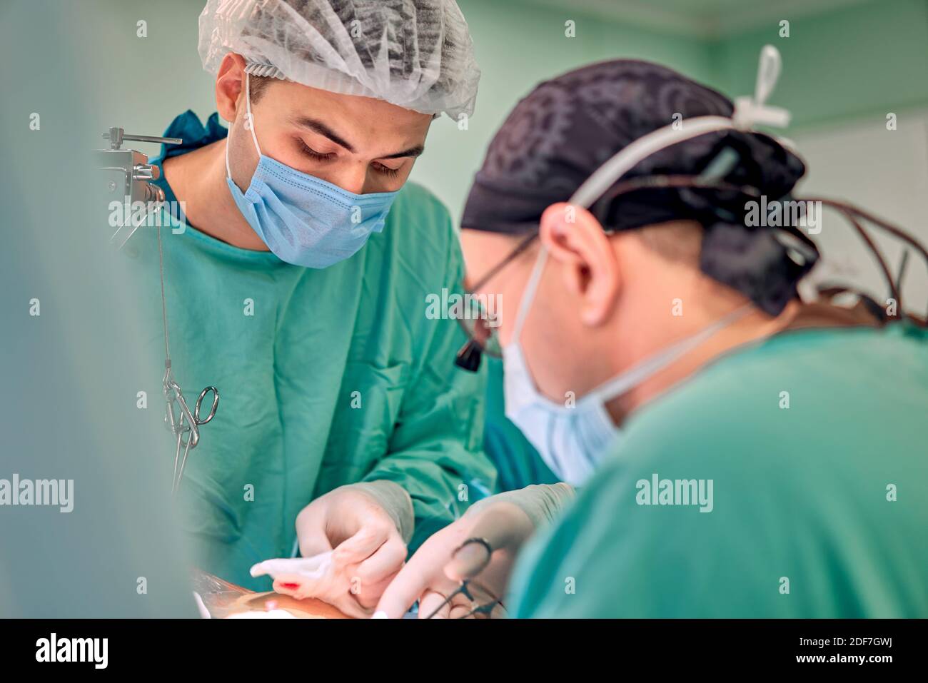 Surgeon Inserting Tube Into Patient During Surgery Stock Photo - Alamy