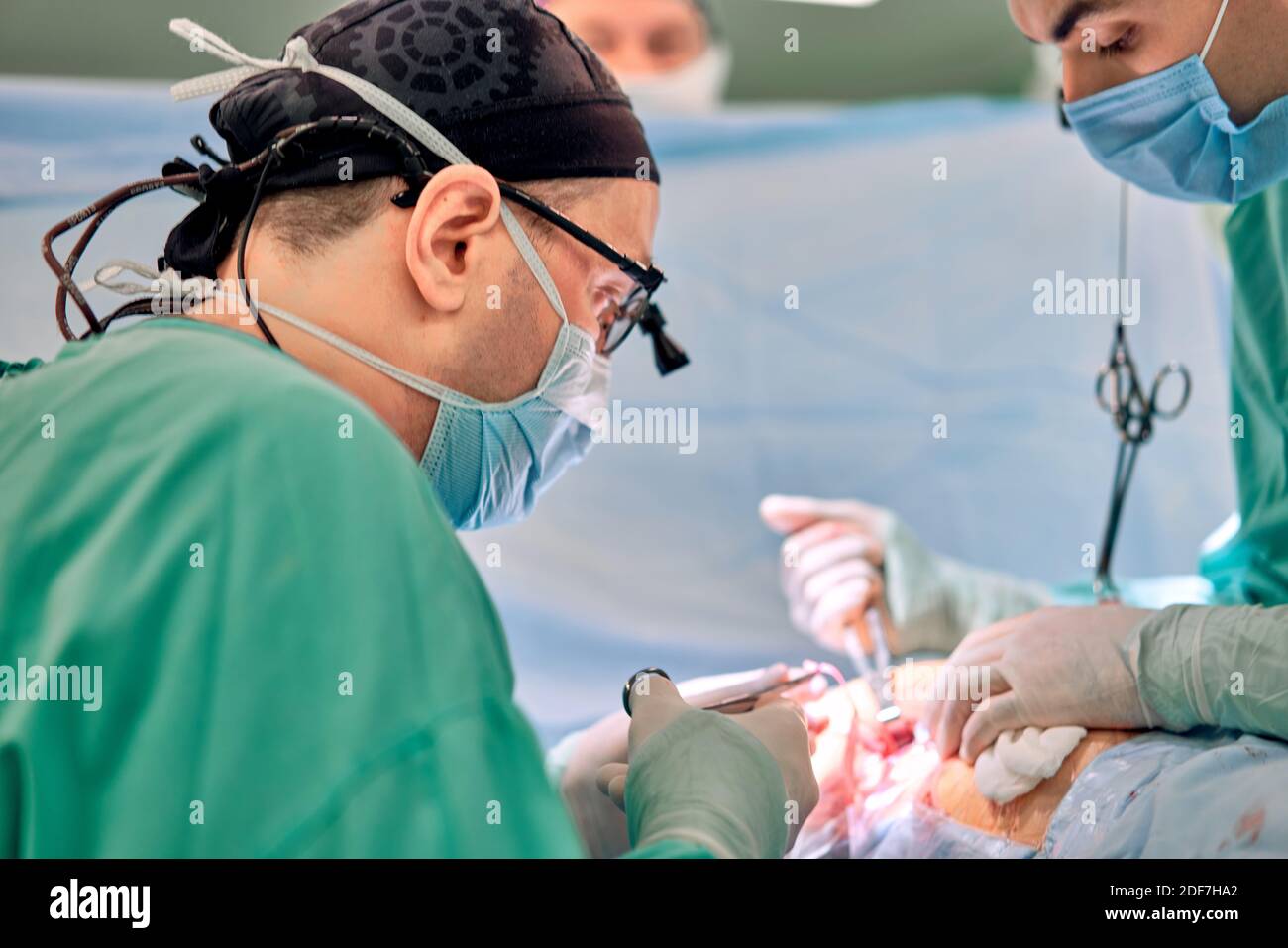 Surgeon Inserting Tube Into Patient During Surgery Stock Photo - Alamy