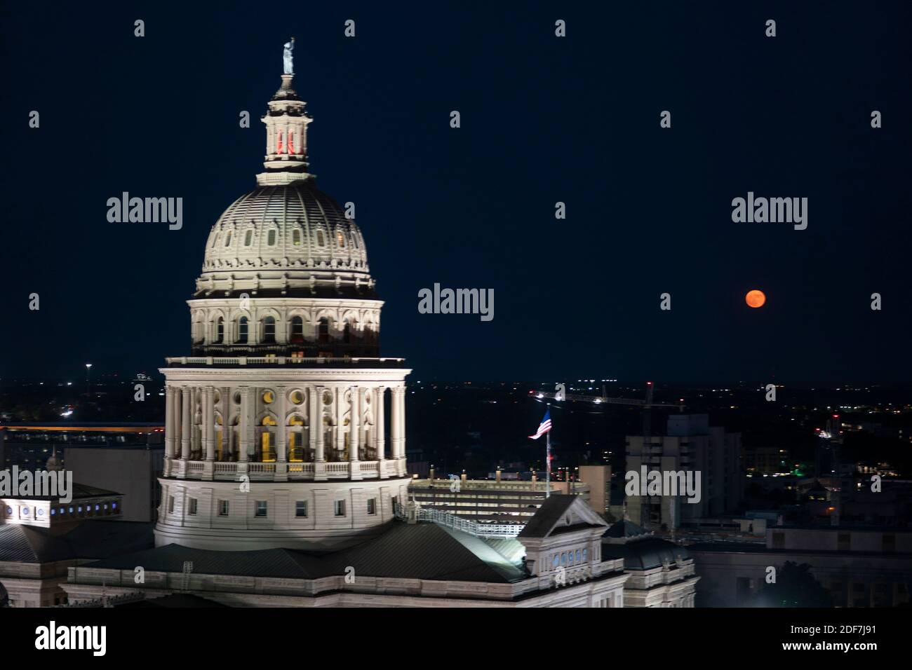 Moonrise looking east hi-res stock photography and images - Alamy
