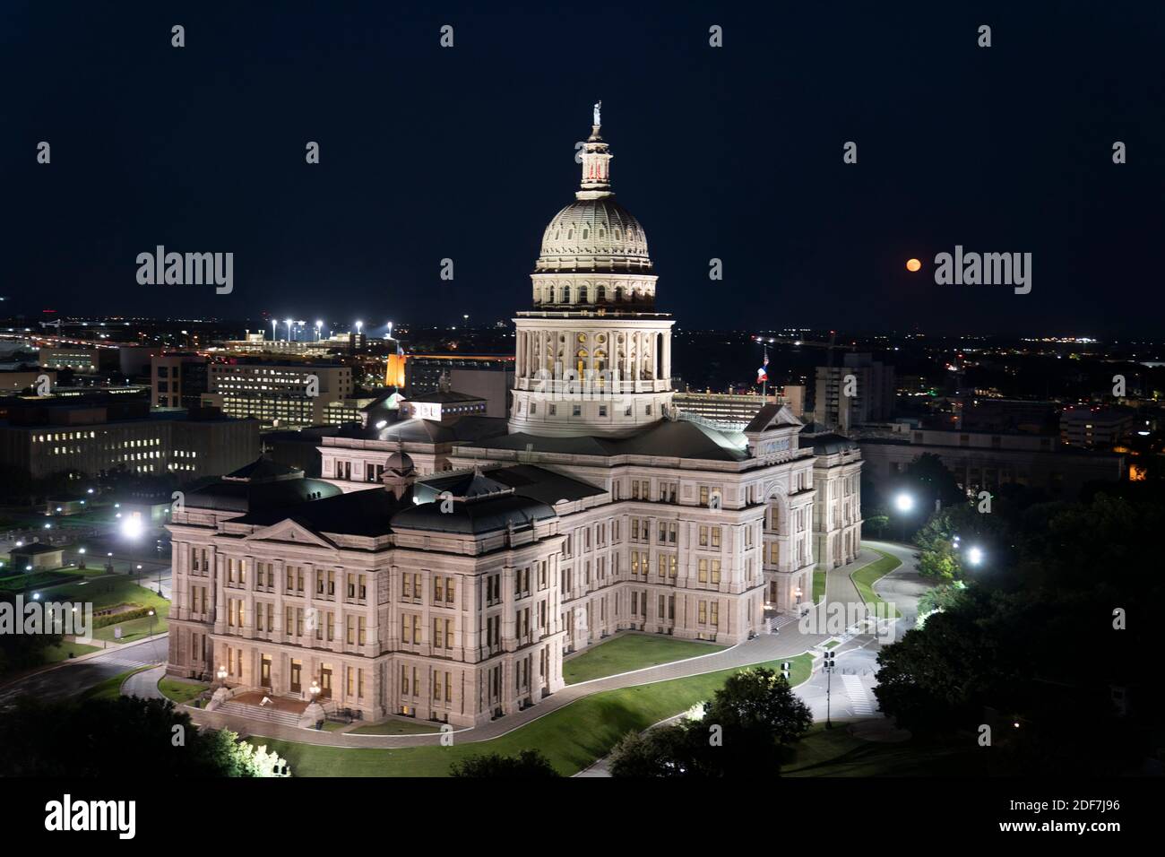 Moonrise looking east hi-res stock photography and images - Alamy