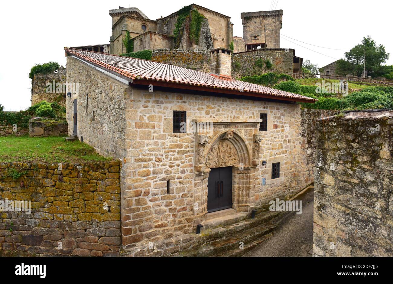 14th century castle hi-res stock photography and images - Alamy