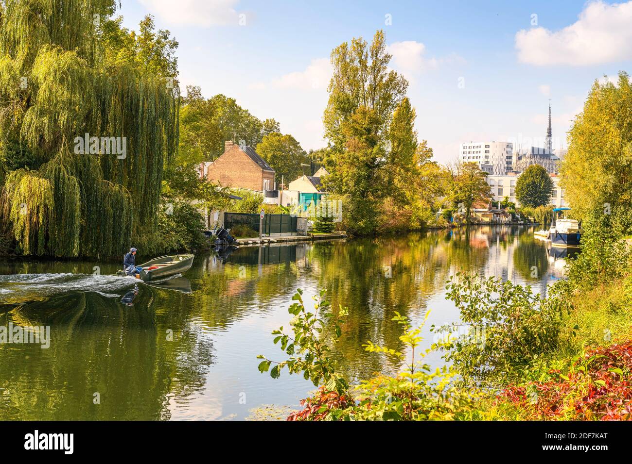 France, Somme (80), Vall?e de la Somme, Amiens, the towpath frequented ...