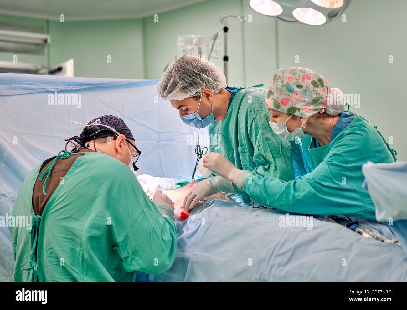 Surgeon Inserting Tube Into Patient During Surgery Stock Photo - Alamy