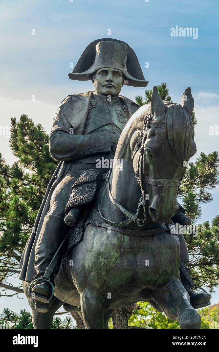 Equestrian statue of napoleon hi-res stock photography and images - Alamy