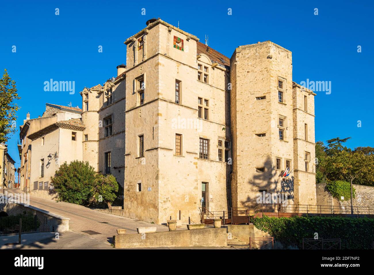 France, Alpes-de-Haute-Provence, Ch?teau-Arnoux-Saint-Auban, town along ...