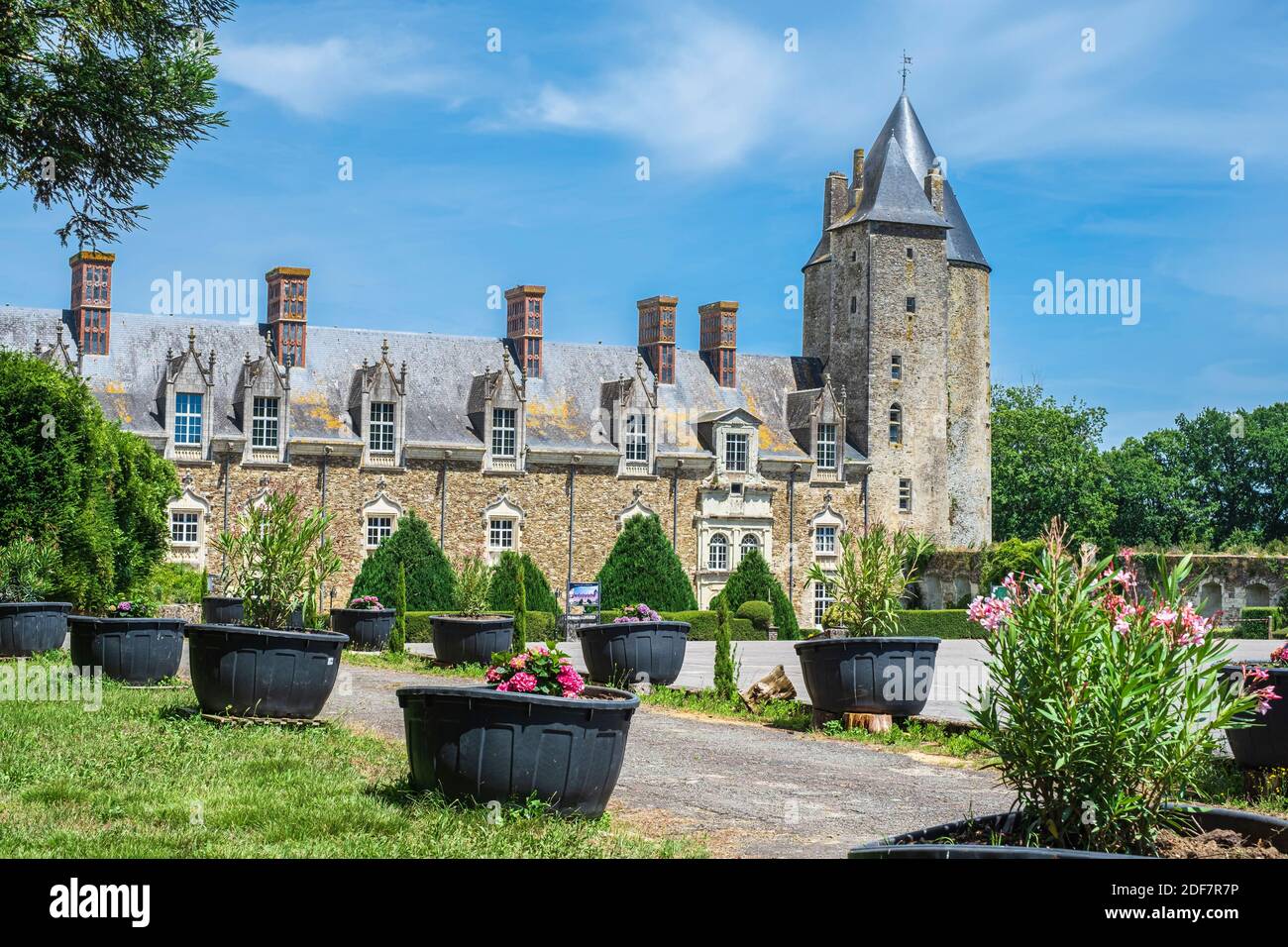 Castle of blain hi-res stock photography and images - Alamy