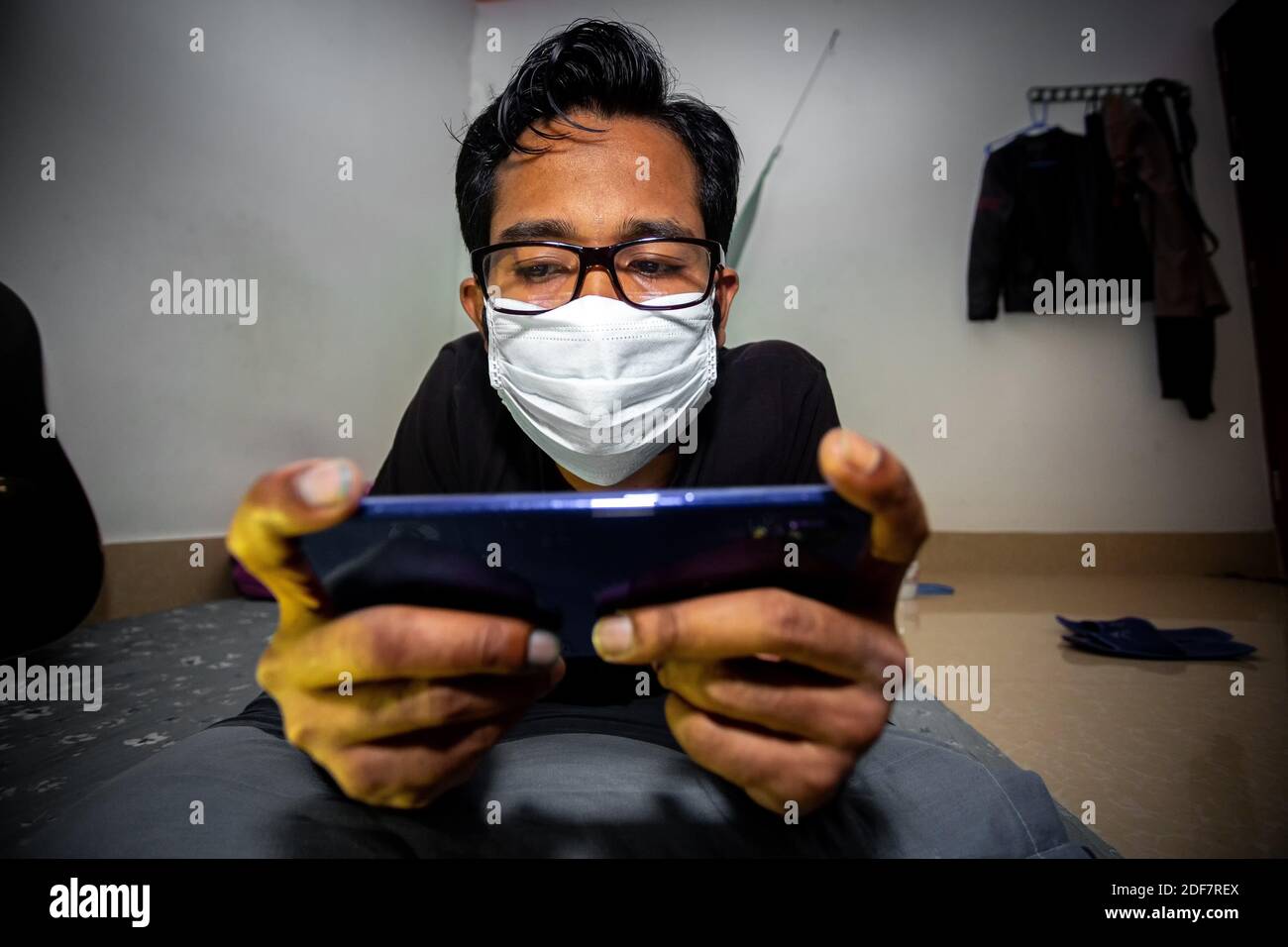 Video game addiction controller hi-res stock photography and images - Alamy