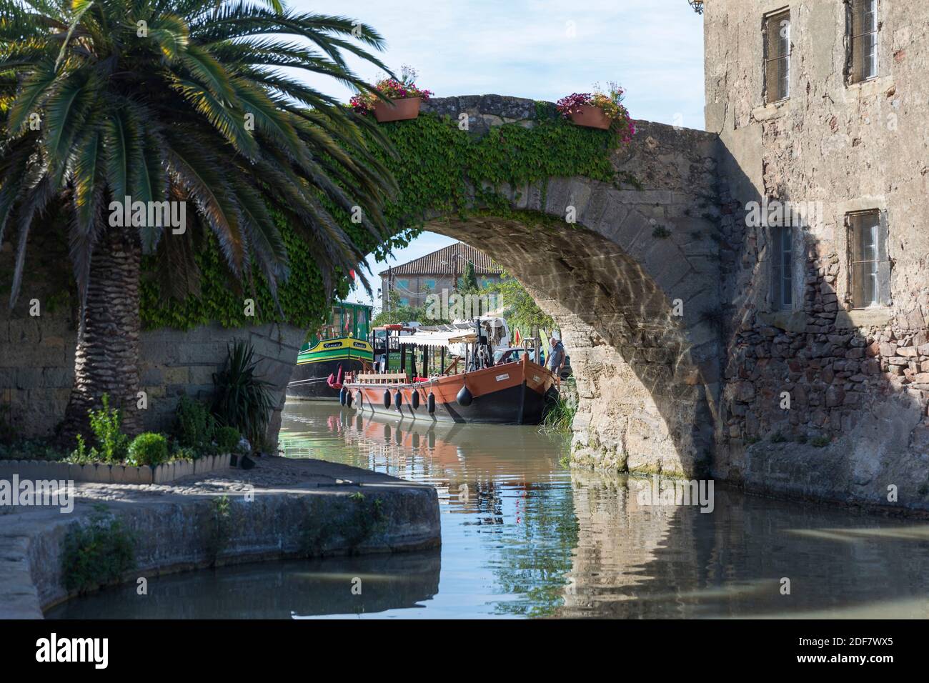 France, Aude, Ginestas, Le Somail village, Canal du Midi classified ...
