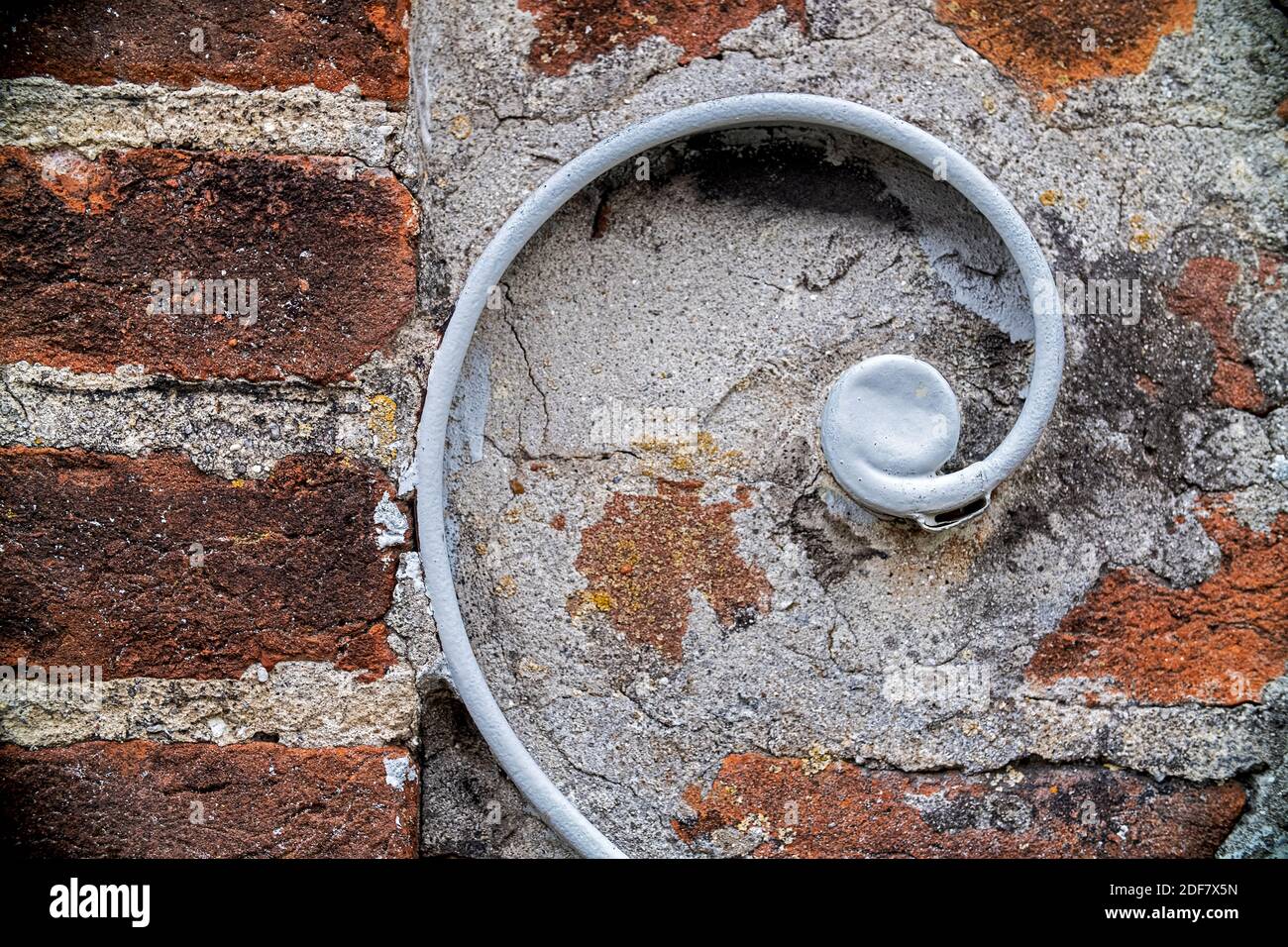 Spiral brick pattern hi-res stock photography and images - Alamy