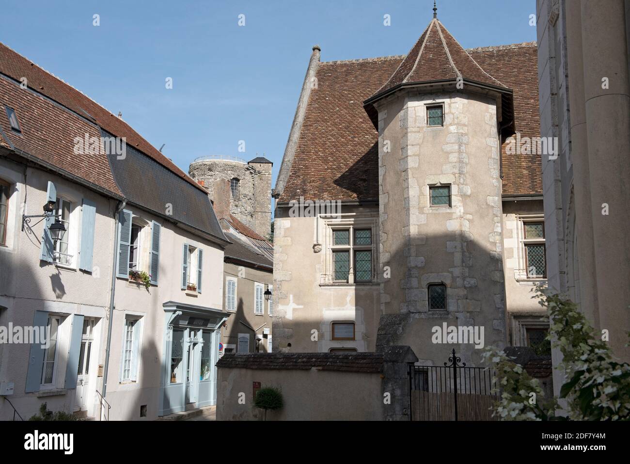 15th century house hi-res stock photography and images - Alamy