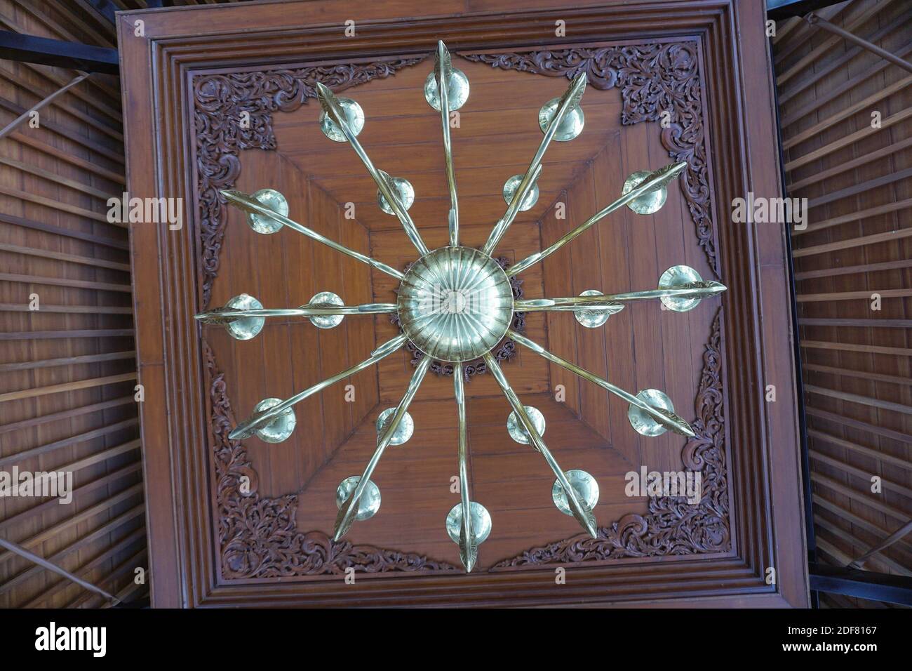 Ceiling paneling hi-res stock photography and images - Alamy