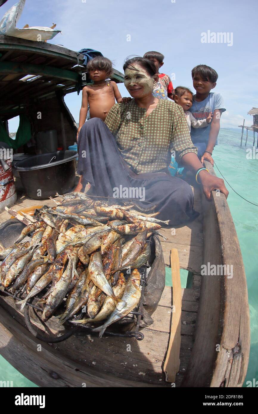 Sea gypsy boy boat hi-res stock photography and images - Alamy