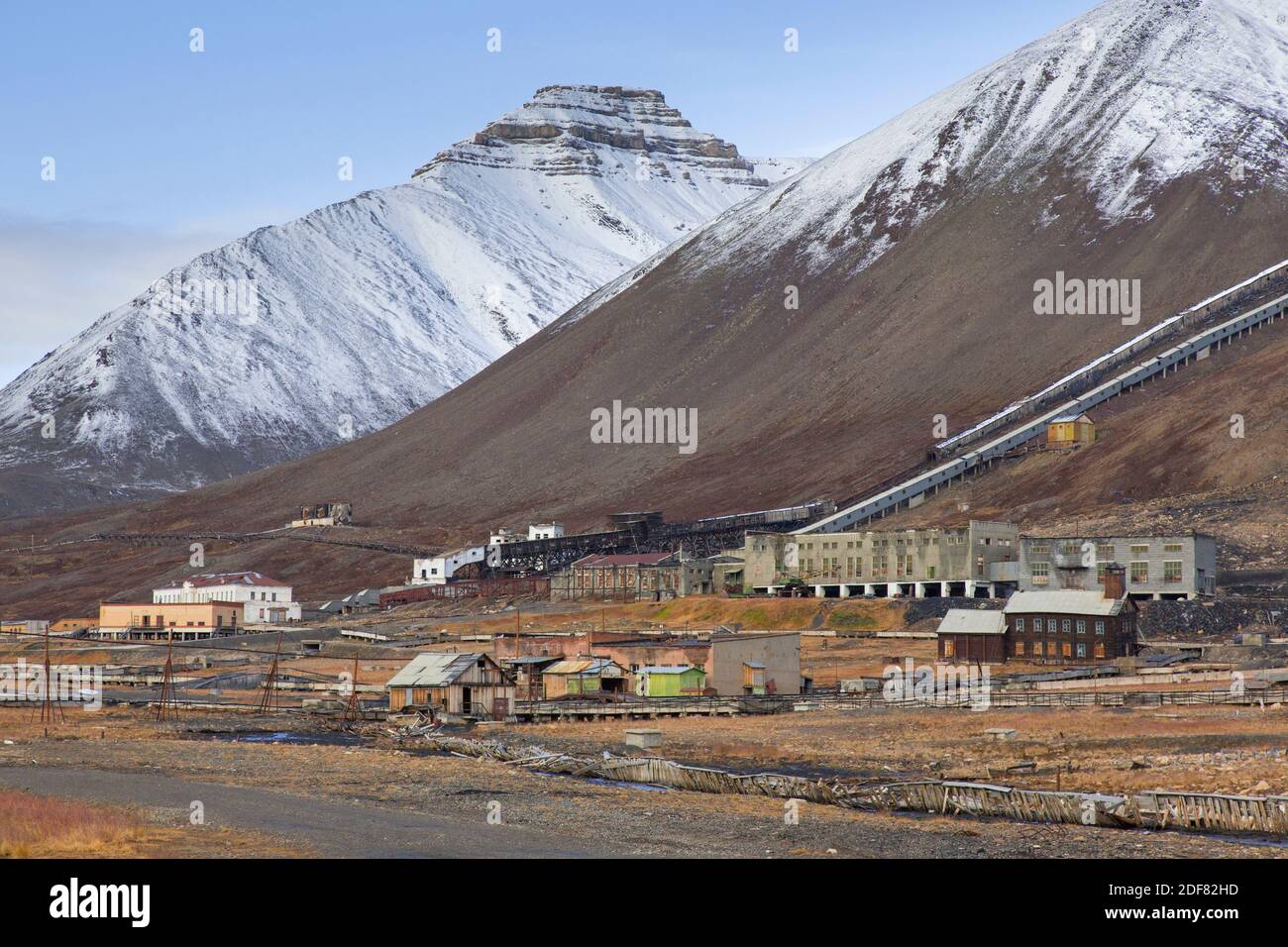 Derelict mining buildings at Pyramiden, abandoned Soviet coal mining ...