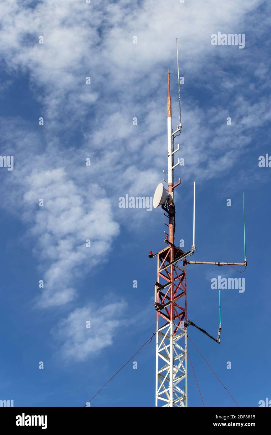 Parabolic antenna and communication equipment on the mobile mast ...