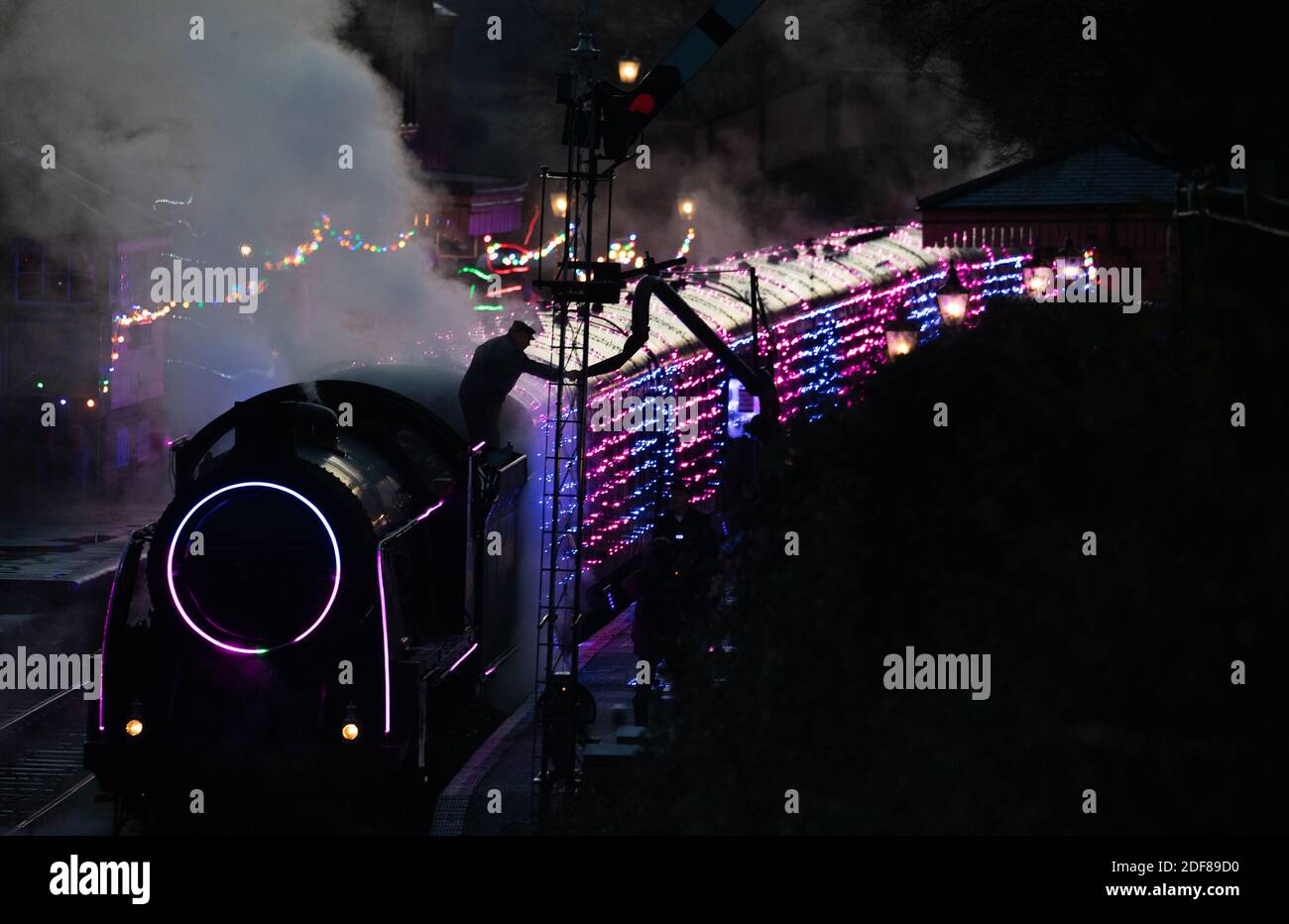 The S15 class steam locomotive 506 takes on water at Ropley station as ...