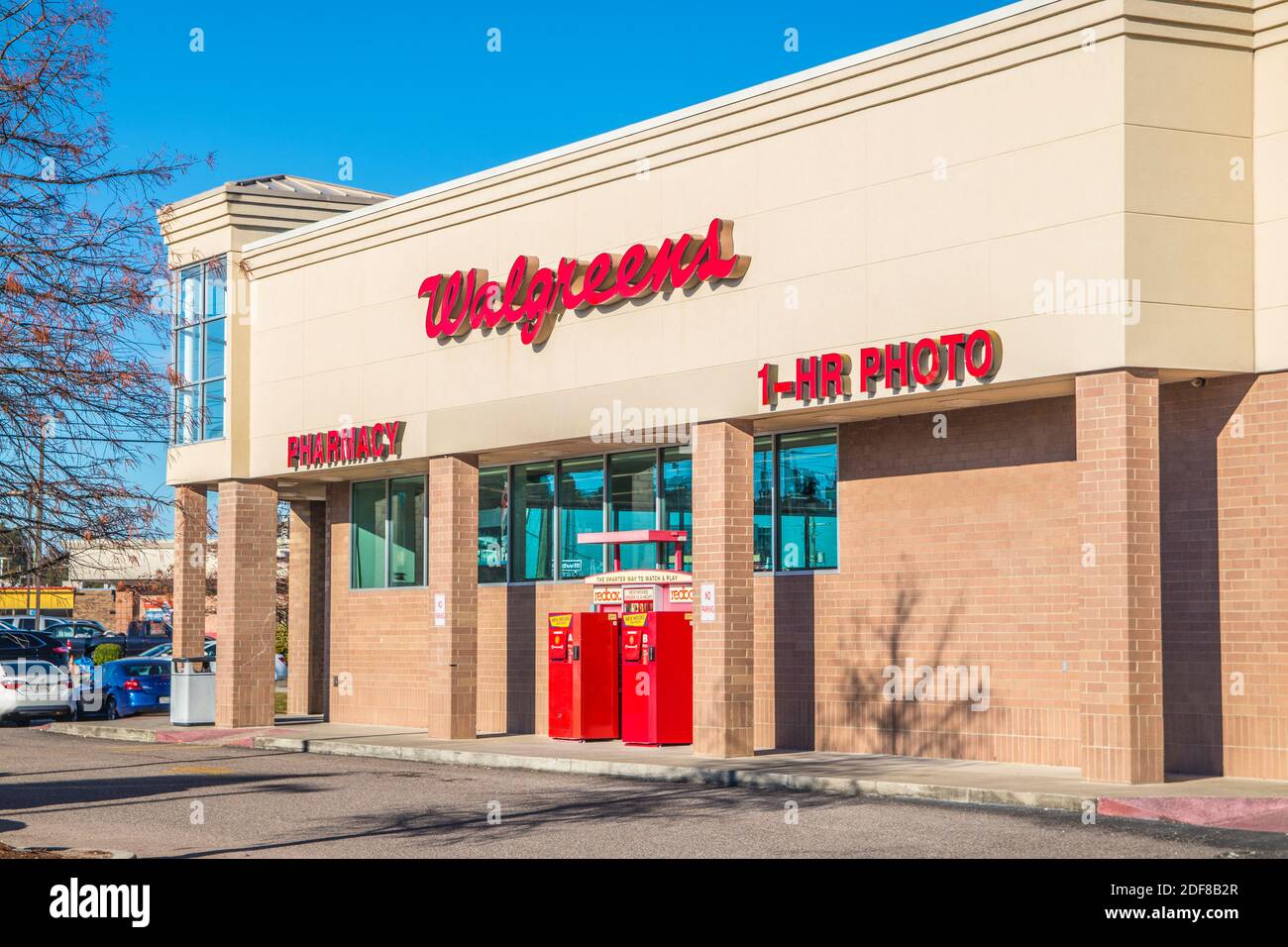 Augusta, Ga USA - 12 02 20: Walgreens building and sign side view cars ...