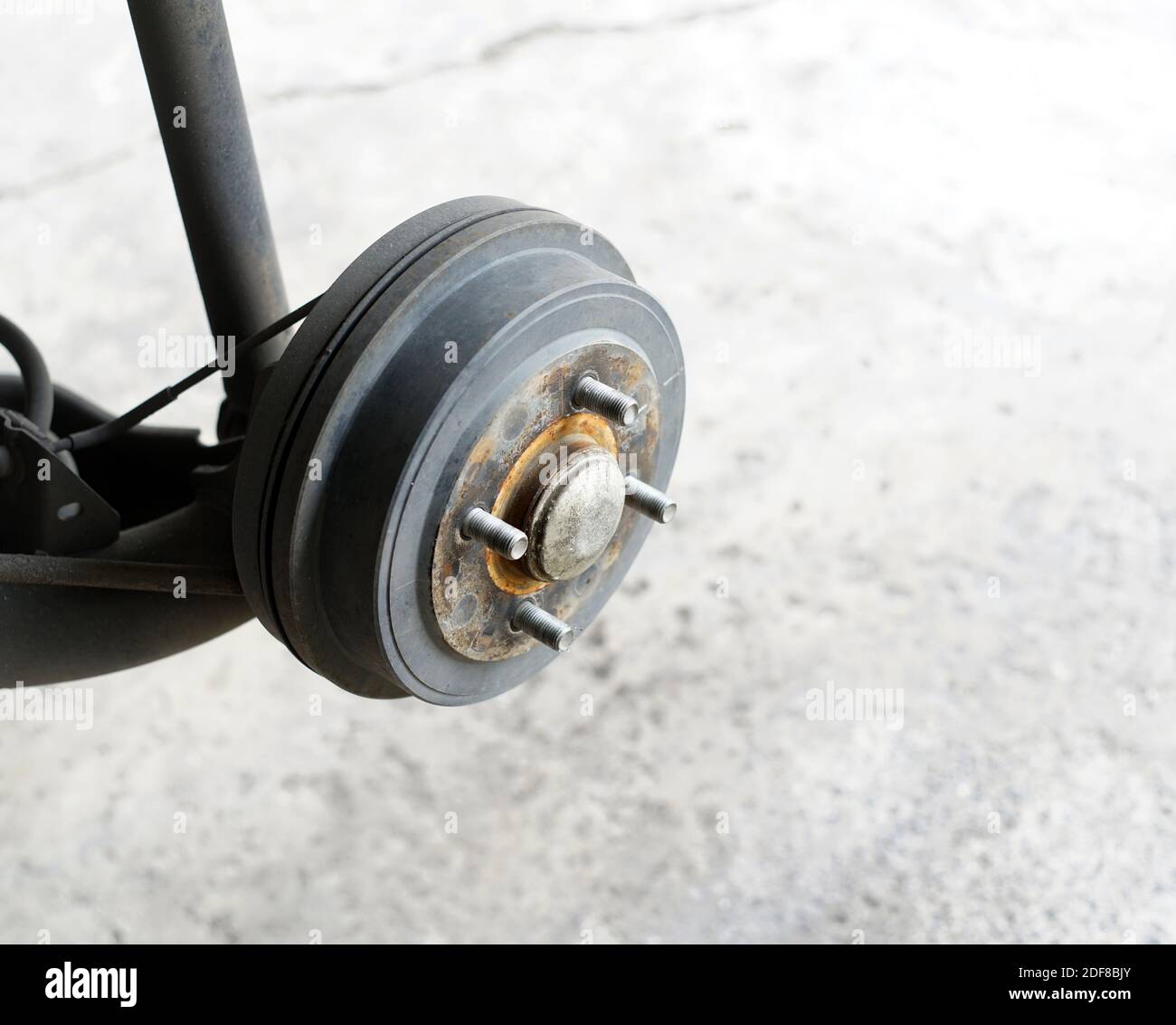 A top view rear left wheel axle of the car Stock Photo - Alamy