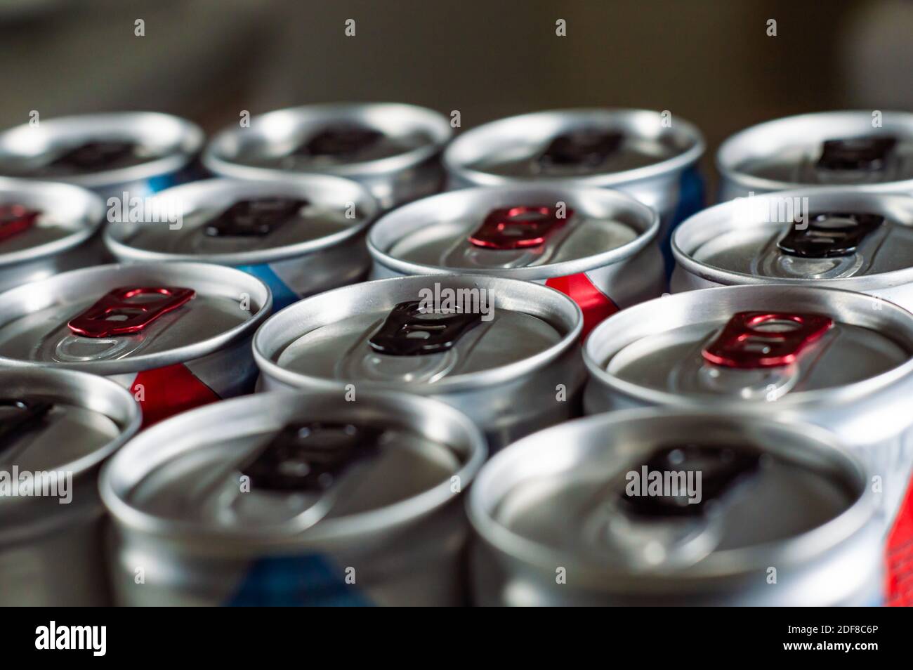 Shiny Silver Aluminum Soda Cans in a Group Stock Photo - Alamy