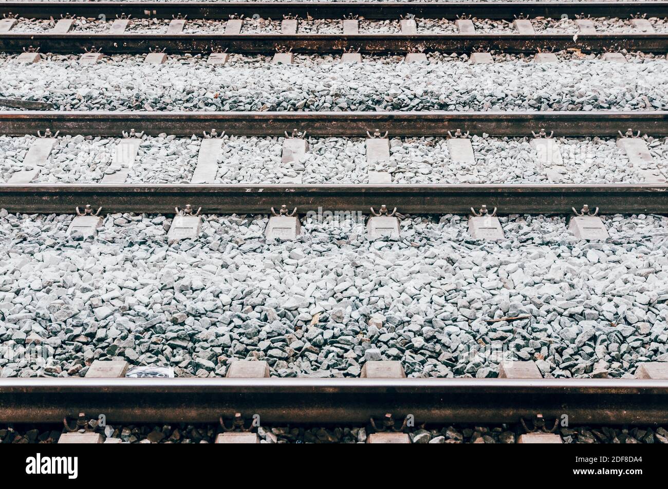 Parallel railway tracks hi-res stock photography and images - Alamy
