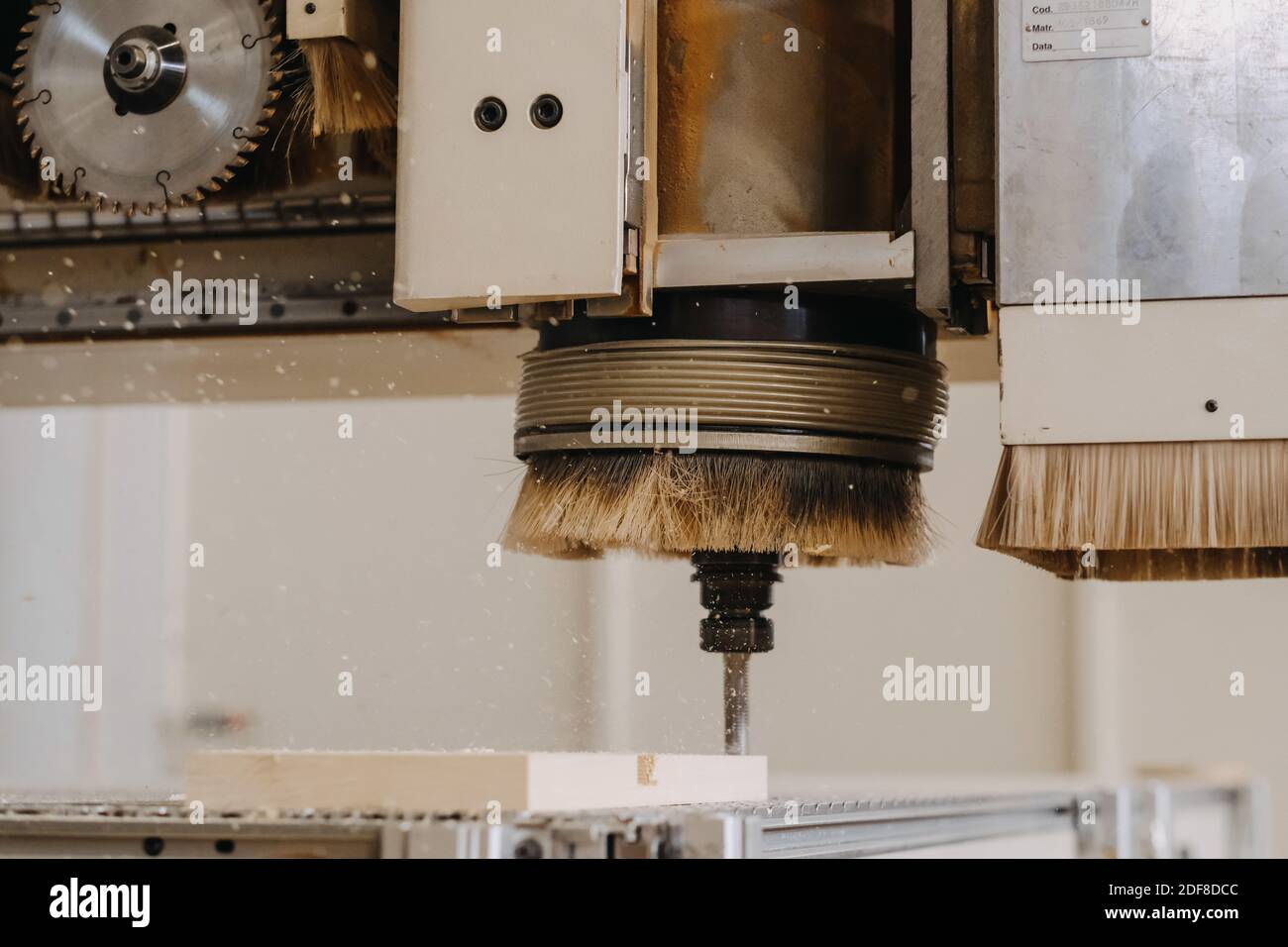 Milling machine and wooden panel hi-res stock photography and images ...