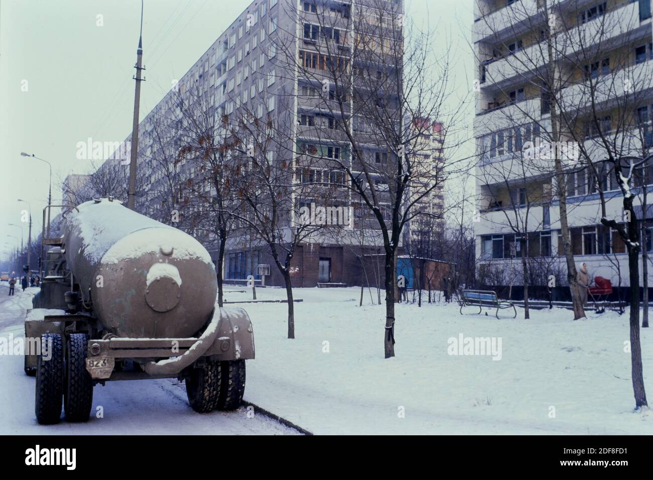 Snowy street, winter view, Moscow, CEI, Former USSR, 1991 Stock Photo ...