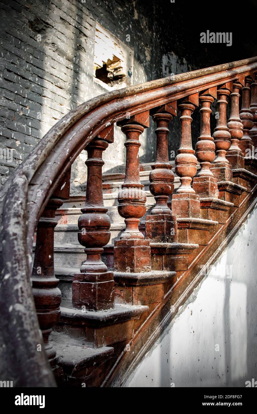 Old wooden railing of a vintage staircase Stock Photo - Alamy