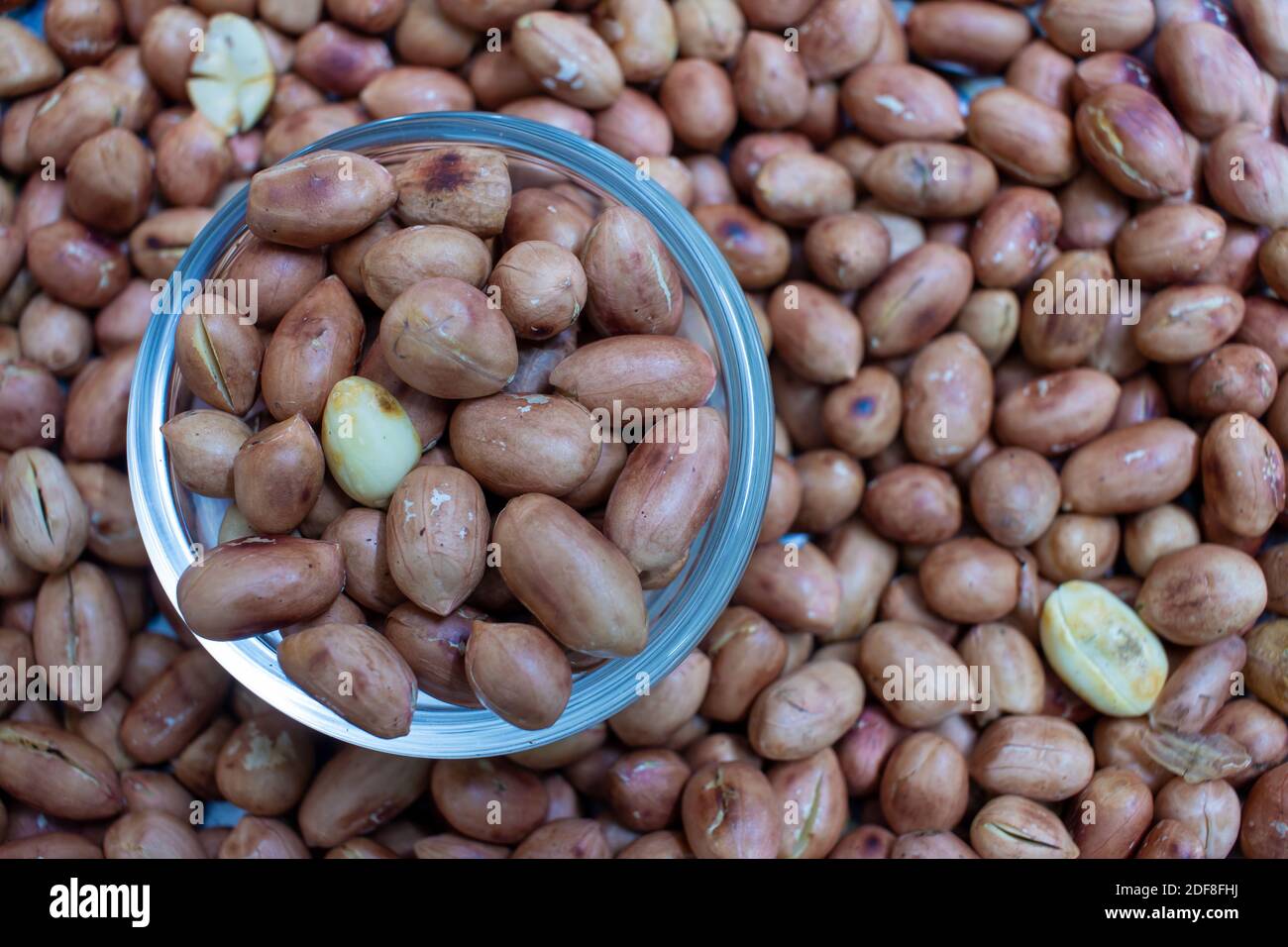 Pile of groundnuts hi-res stock photography and images - Alamy